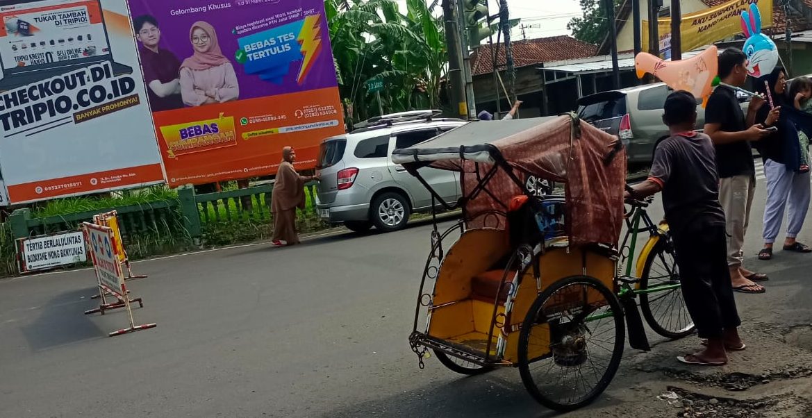 Becak yang Terlupakan: Kisah Wahid, Tukang Becak di Banyumas yang ...